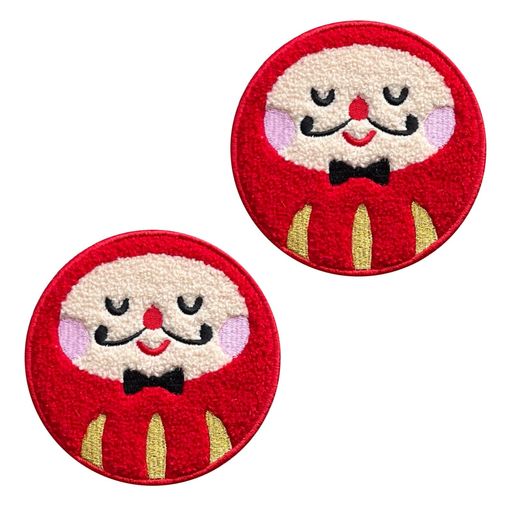 福だるまをモチーフにした刺繍コースターです。 素材はパイル(表面)+布(裏面)です。吸水が良いので、コップ等が付いてこないです。 裏面の布には、ドッド(滑り止め)が付いているので、滑りにくくなっています。 直径10cm。厚み:約3mm。 色...