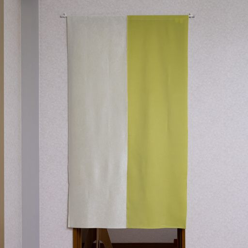 サイズ:幅85cmx丈150cm 機能:防炎