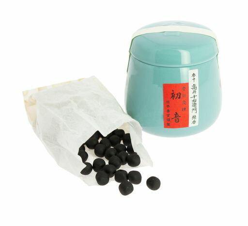 リラクゼーション、平和な雰囲気を作り出す 商品サイズ(幅x奥行x高さ):95mmx86mmx95mm 原産国:日本 内容量:1個 材質:練香