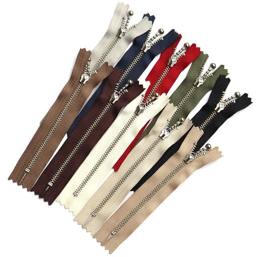 サイズ:12cm 素材:テープ部分:ポリエステル、チェーン部分:真鍮合金、スライダー部分:亜鉛合金 入数:各1本10色セット 生産国:日本 ミニポーチ、小銭入れからバッグ、洋裁のポケットなど幅広く利用できます。