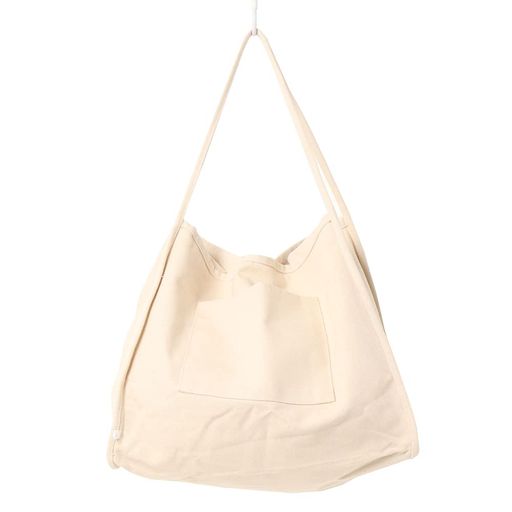 【外ポケットの付いた大容量キャンバストート】 マチ21cmでたっぷり入るキャンバストート。外ポケットについたおり小物をさっと入れられて便利。持ち手の長さがしっかりあるので肩掛けOK! 【サイズ】幅:約36cm高さ:約38cmマチ21cm持ち...