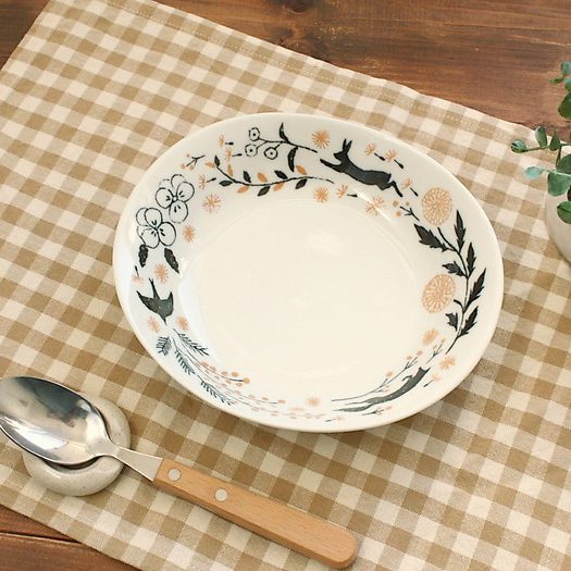 商品情報 サイズ 約20cm×約18cm　　高さ/約4.3cm 重さ 約370g 材質 磁器 電子レンジ OK 食洗器 OK 備考&nbsp; アウトレット商品です ※製品の特性上、『寸法・容量・重さ』等は、若干の誤差がございますので、あく...