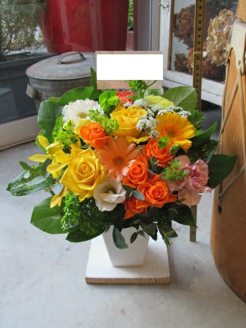 草楽（sora）オリジナルアレンジメント【ソフィア】 商品サイズ 幅×高さ 約25cm×約27cm 花材 ガーベラ、季節のお花 資材・ラッピング バスケット おすすめご用途 【フラワーギフト】【誕生日】【結婚祝い】【結婚記念日】【出産祝い】...