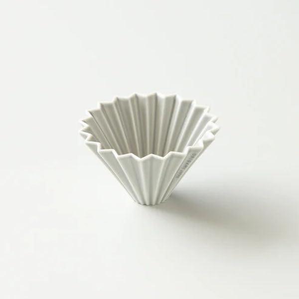 ケーアイ(K-ai) ORIGAMI オリガミ ドリッパー マットグレー S（1～2人用） 日本製 DRIPPER鮮やかなカラーリングと縦溝がまるでオリガミを折ったようにみえるORIGAMIのドリッパーです。20あるリブ（溝）がドリッパーと...