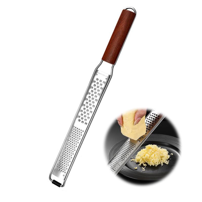 kasanidika チーズグレーター チーズ削り ゼスター ステンレス おろし器 ニンニク おろし金 千切り器 生姜 チョコレート すりおろし器 キッチン用品 保護カバー付き【チーズ削り】チーズおろし器の主な機能は、チーズを細かく均一な糸...