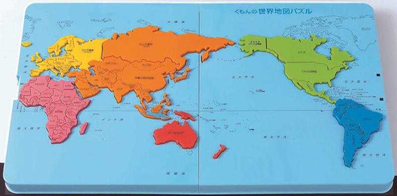 くもん出版 くもんの世界地図パズル 知育玩具 おもちゃ 5歳以上 KUMON遊びながら楽しく世界地図を覚えられる世界地図に楽しくふれて、知識と興味を伸ばしましょうピース数の少ない洲から多い洲へステップアップ六大州区分を基本に色分けパズル台に...