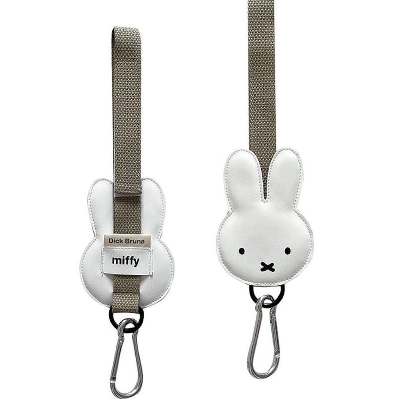 【 miffy ミッフィー 】 mfカーシートフック ミッフィーグッズ カーグッズ カー用品 カーシートフック 収納 フック 吊り下げフックヘッドレストに取り付け、車内の荷物が掛けられる便利なフックです。ベビーカーの荷物掛けにもマジックテー...