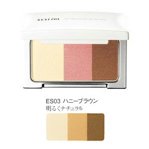 【商品詳細】 目もとに心地よいフィット感。 グラデーションが簡単な3色セット。 3色セットのアイシャドウ。 独自の＜エアリーフィット カラーキープ＞処方採用により、乾燥しがちな肌にもとろけるように心地よくフィット。時間がたっても、くすみのな...