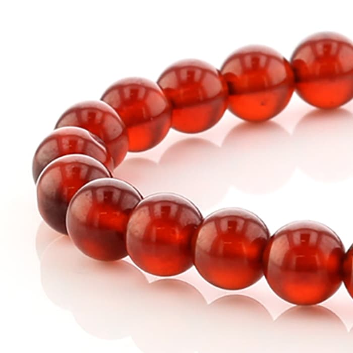 ガーネットについて1月の誕生石とされるガーネットですが、その美しさは上質の赤ワインのような艶やかな輝きを帯びています。 古代エジプトの時代からお守りとして用いられてきた最も古い宝石です。 その名はラテン語の『グラーヌム（種子）』に由来します...