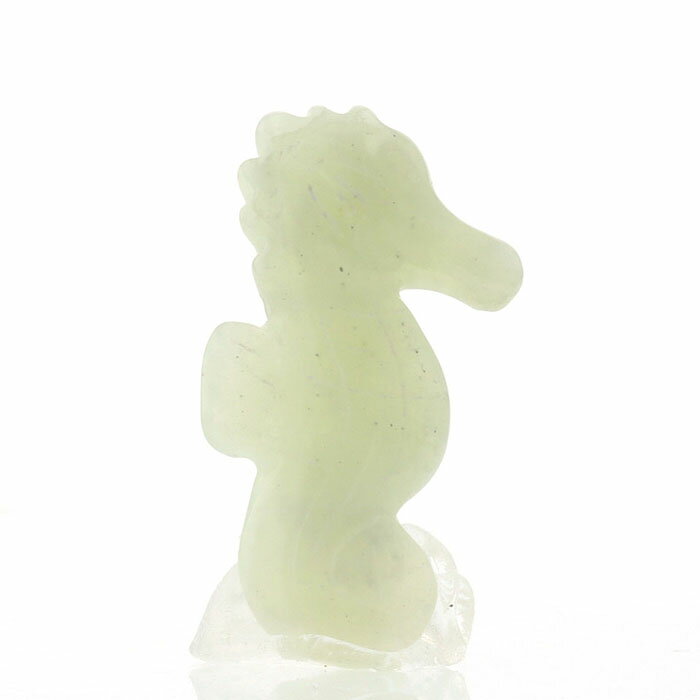 翡翠 （ひすい）について古くから東西問わず世界中の様々な民族が『魔法の石』として代々受け継がれてるほどに大切にされてきた翡翠。 日本でも縄文時代の遺跡などから勾玉（まがたま）や装飾品として見つかっており、馴染みの深い石です。 また中国では玉...