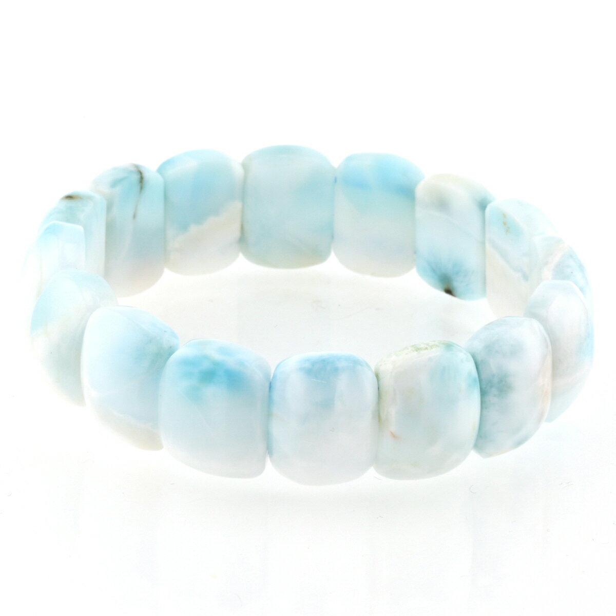 「世界三大ヒーリングストーン」で愛と平和のヒーリングストーンと呼ばれているラリマー。 もちろんドミニカ共和国産です。 見ていて飽きない石独特の模様が入った美しさに心から癒されます。 ブルーとホワイトの海模様が鮮やかで透き通るような透明感を感...