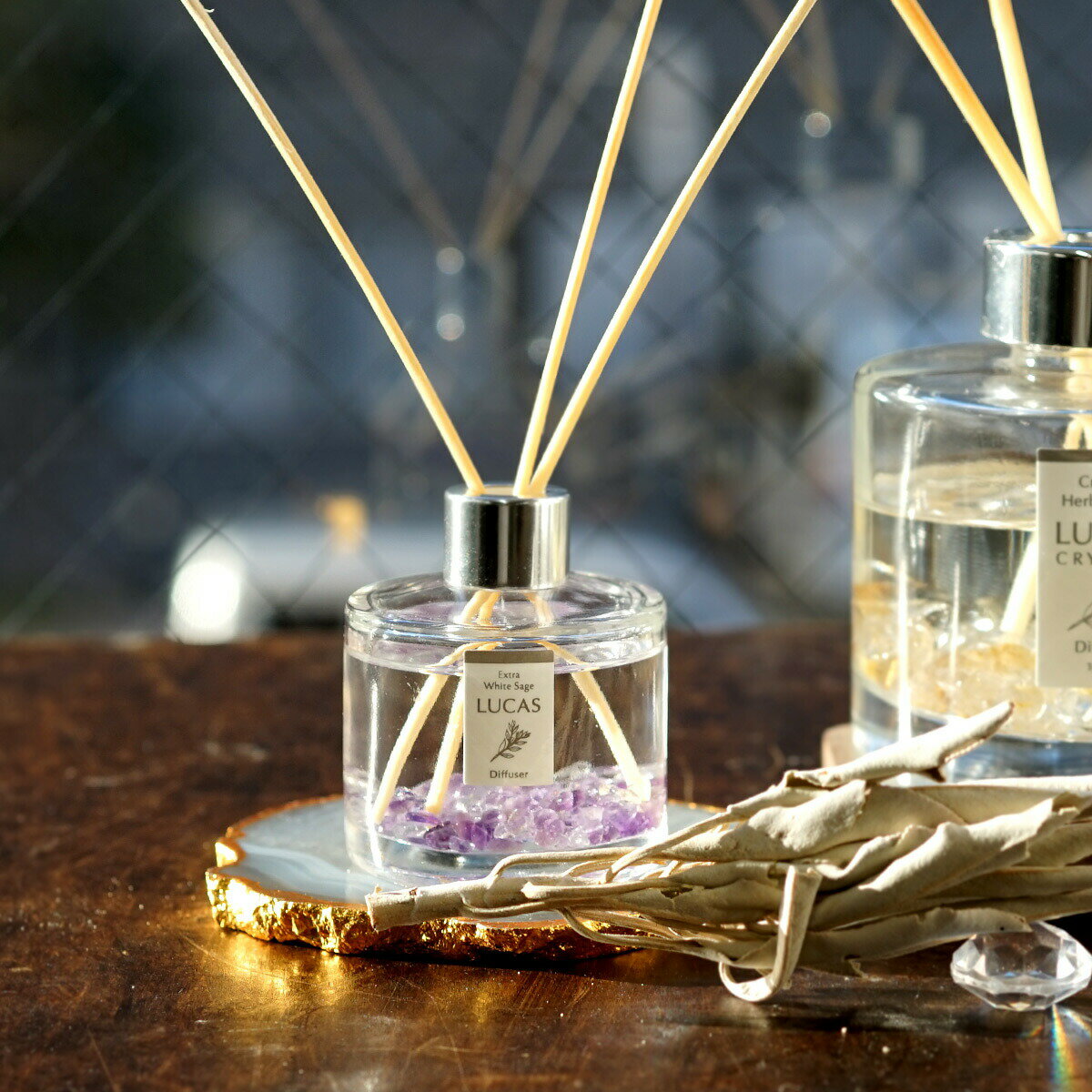 ギフトラッピング無料 無料のギフトラッピングをご希望の方は、ご注文時の備考欄にご希望の旨ご記載ください。 商品詳細 内容 ・ガラス容器 2個 ・芳香液 ・天然石さざれ ・リードスティック 芳香期間 スティックの本数で芳香期間と香りの強さを調...