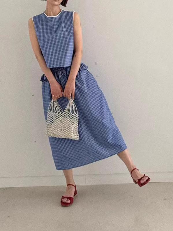・スタイル: 日韓カジュアル、シンプル・種類: スカートセット・対象: 女性・柄: チェック・仕上げ: ロールエッジ・素材: その他・カラー展開: ライトブルー（トップ）、ダークブルー（トップ）、ライトブルー（スカート）、ダークブルー（スカ...