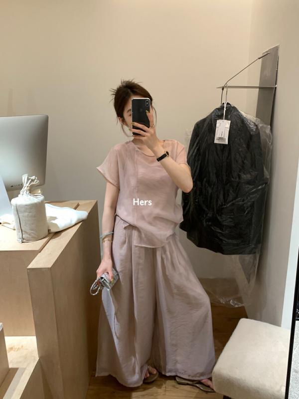 ・スタイル: 通勤風・柄: 無地・パンツ丈: ロング・主な素材: ポリエステル・主素材含量: 70-80%・カラー展開: 杏白・サイズ展開: S、M・袖丈: 3/4袖・性別: 女性・カテゴリ: セットアップ