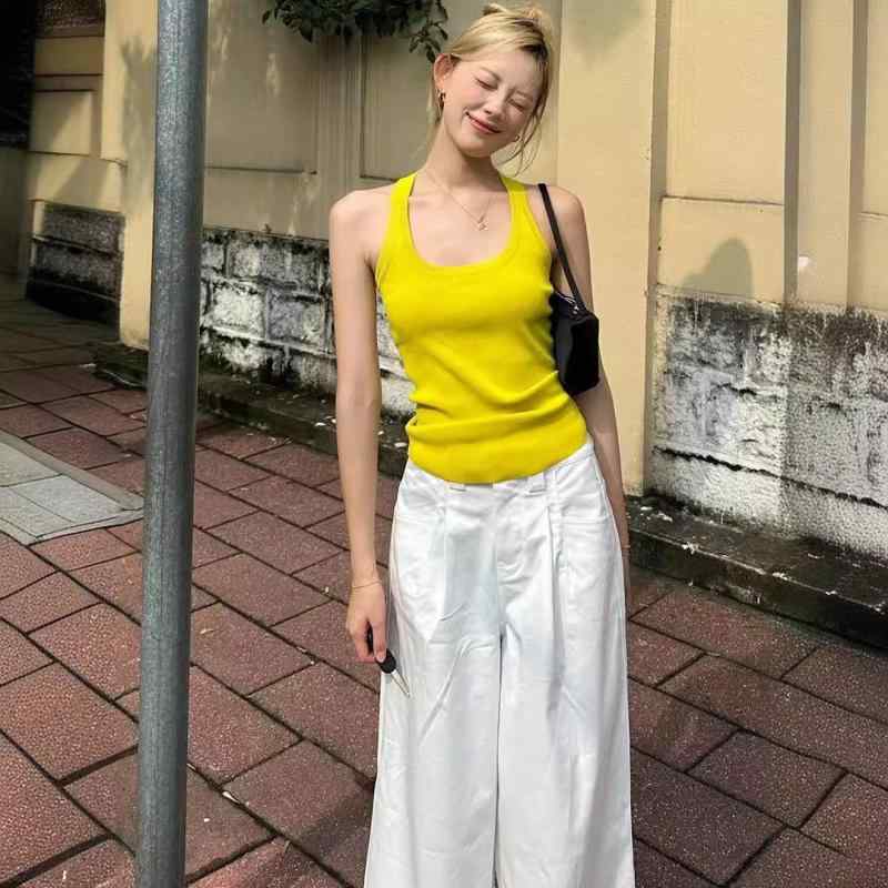 ・スタイル: 修身型・柄: 純色・流行カラー: マカロンカラー・主な素材: 綿・素材含有量: 綿90%以上・カラー展開: 柠檬黄、黒、赤、紺、 白、肌色、茶、緑・サイズ展開: 均码、M、L、XL・スタイル: 通勤・肩ストラップ: ハルターネ...