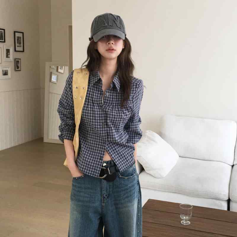 ・カテゴリ: シャツ・スタイル: カジュアル・主な素材: 綿50-70%・柄: 格子・袖丈: 長袖・カラー展開: ブルー、ブラック・サイズ展開: 均码・ネックライン: ポロ襟・カラー: ブルー、ブラック