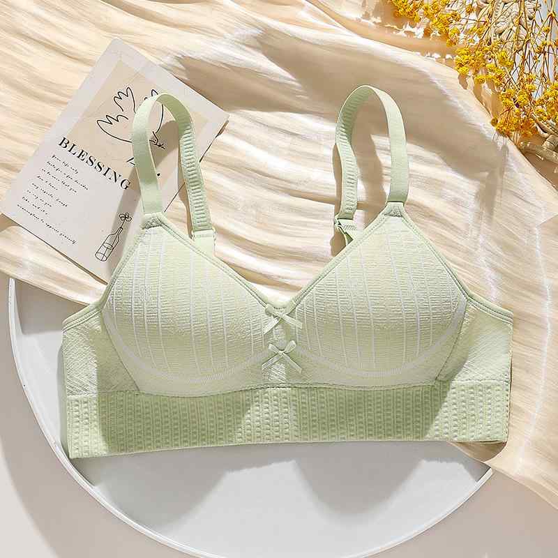 ・主な素材: ナイロン90-95% ・スタイル: 伝統型 ・カップタイプ: 1/4カップ ・パッドタイプ: 薄め ・カラー展開: ホワイト、ブラック、ピンク、ベージュ、シャンパン、ライトグリーン ・サイズ展開: 32/70、34/75、36...