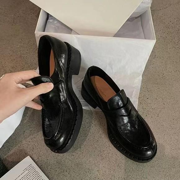 ・カテゴリ: レディースシューズ・スタイル: 韓国風・商品タイプ: ローファー・柄: 無地・カラー展開: ブラック、ブラウン・サイズ展開: 35、36、37、38、39、40・対象年齢: 14-40歳・使用シーン: 日常・素材: 合成皮革・...
