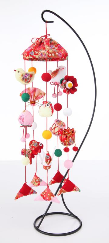 タカギ繊維 Panami 京ちりめんつるし飾りキット 傘宝つるし飾り 赤 LH-130サイズ : 直径10.5×長さ40cmカラー : レッドセット内容 : ちりめん、紙管、ボール紙、紐、刺し目用意するもの : 綿 (約20g) 、ものさし...