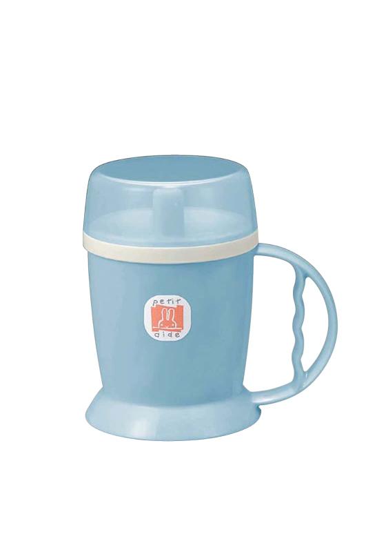 petit aide 吸い口付きマグカップ ブルー HS-N12原産国 : 日本内容量 : 360ml商品サイズ (幅X奥行X高さ) : 13.3×8.9×12.6(cm)質量 : 112g材質 : 本体・上フタ/ポリプロピレン(耐熱温度1...