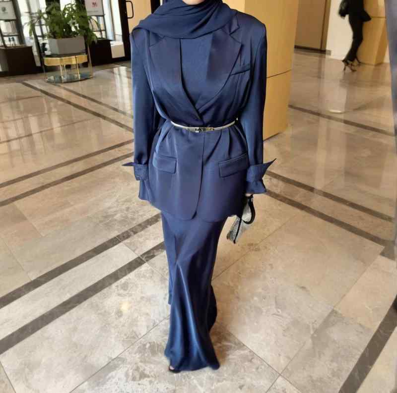 ・カラー展開: 乳白色、藏青色、粉色・サイズ展開: XS、S、M、L、XL、XXL、XXXL・スタイル: 通勤風・袖丈: 長袖・袖型: 通常袖・柄: 無地・スカート丈: ロング・主な素材: ポリエステル70%〜80%