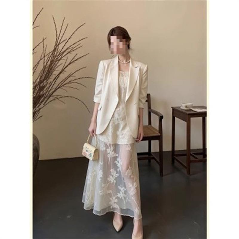 ・カラー展開: 外套,連衣裙,外套+連衣裙・サイズ展開: S,M,L,XL,2XL・袖型: フリル袖・袖丈: 長袖・スタイル: 気質通勤,都市風・セットスタイル: スカートセット・カテゴリ: 休闲套装