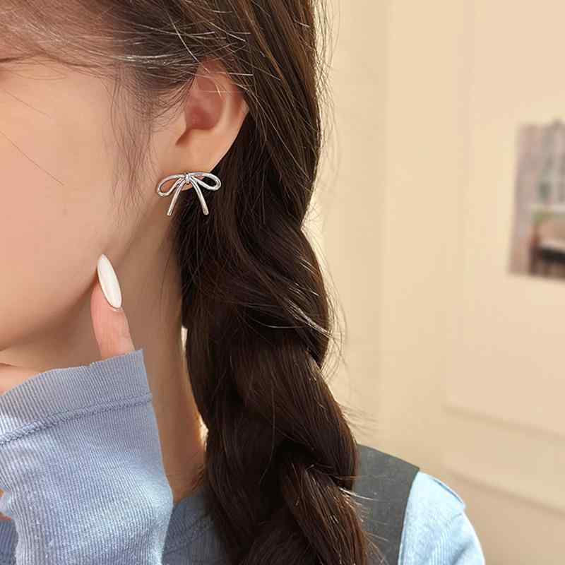 ・カテゴリ: 耳飾・スタイル: 小清新風、清新甜美・主な素材: 銅・形状: 蝴蝶结・流行要素: 蝴蝶结・対象: 女式