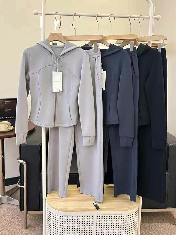 ・カテゴリ: 休闲套装・スタイル: 日韩休闲・主な素材: 聚酯纤维・柄: 纯色・カラー展開: 黒色,灰藍色,银滴灰・サイズ展開: M,L,XL,XXL・袖型: 常规袖・袖丈: 长袖・流行元素: 拉链・工艺: 复合・套装款式: 上衣套装
