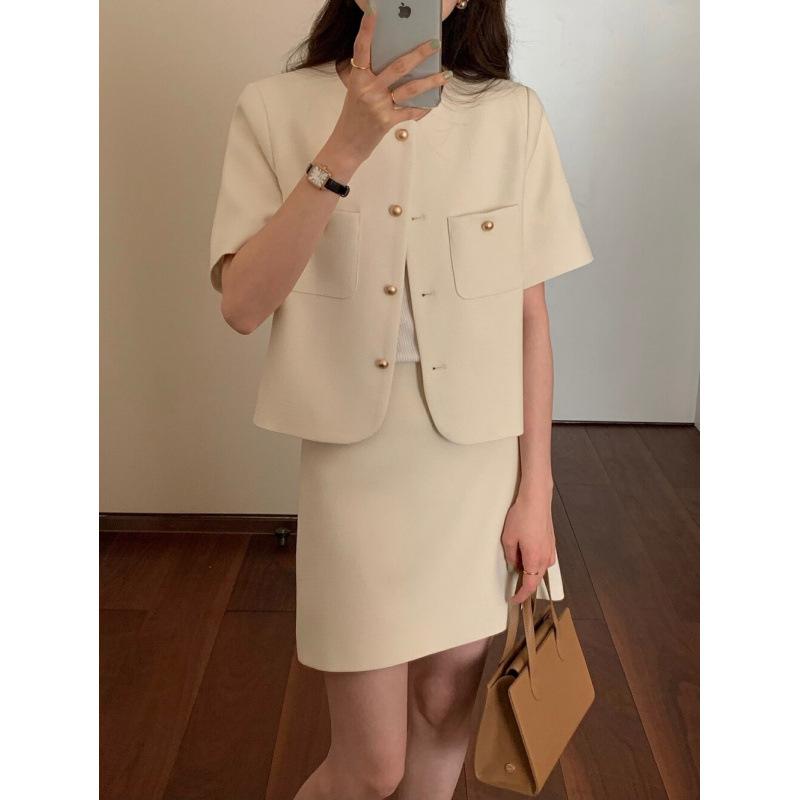 ・カテゴリ: スカート・スタイル: 都市風、気質通勤・主な素材: ポリエステル95%以上・袖丈: 超長袖・袖型: フレアスリーブ・柄: 無地・カラー展開: ホワイト・サイズ展開: M、L、XL、2XL、3XL、4XL・セット内容: スカートセット