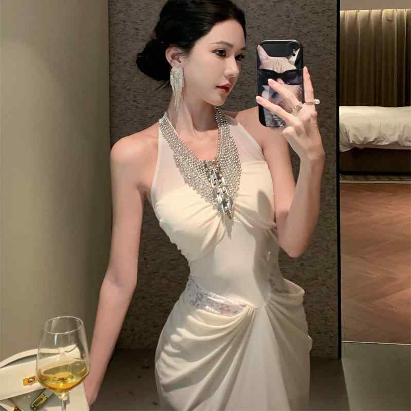 ・スタイル: 清新甜美・カテゴリ: 連衣裙・スカート丈: 長丈・スカート型: 仙女スカート・ネックライン: Vネック・袖丈: ノースリーブ・ウエスト: 高腰・流行要素: リボン・主な素材: ポリエステル70-80%、スパンデックス30%未満...