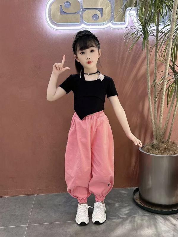 ・カテゴリ: キッズセット・スタイル: 韓国風・袖丈: 短袖・パンツ丈: ショートパンツ・フード: あり(着脱可)・生地加工: エンザイムウォッシュ・厚み: 薄手・柄: 無地・クロージャースタイル: プルオーバー・カラー展開: ブラック上の...