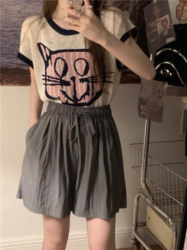 ・主な素材: ポリエステル50%以上70%未満、ポリウレタン30%未満・カテゴリ: ショートパンツ・スタイル: 日韓カジュアル、ゆったり風・腰型: 高腰・厚み: 薄手・カラー展開: 杏色、黒、グレー・サイズ展開: S、M、L、XL、2XL、...