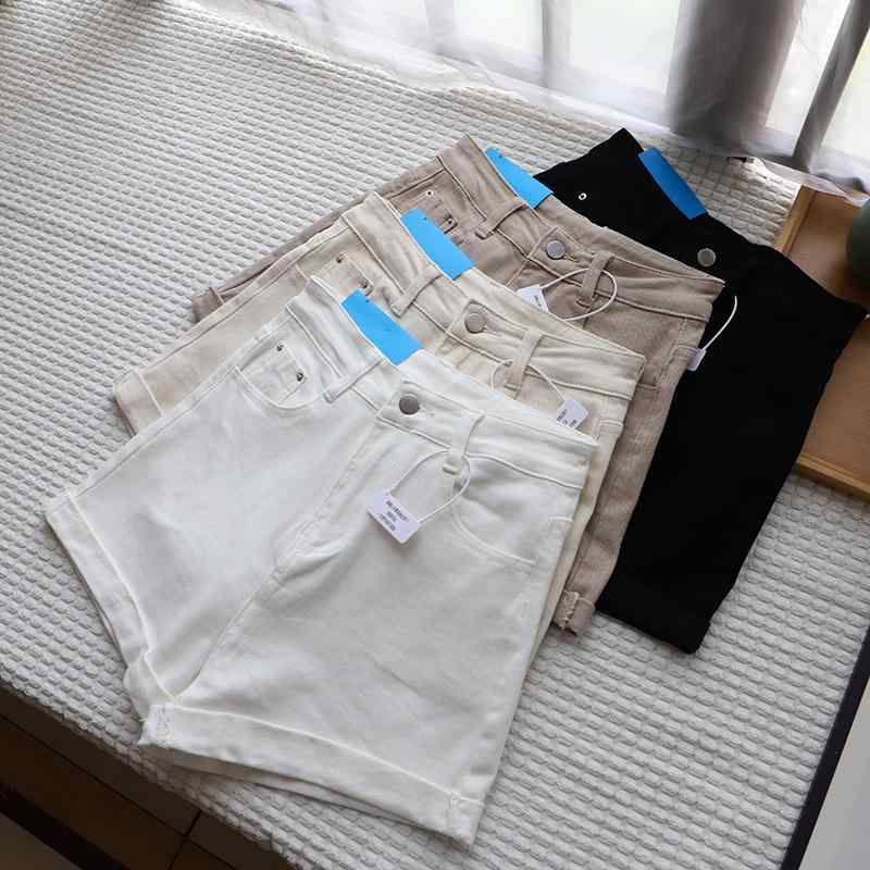 ・主な素材: 綿80%-90%・裏地素材: 綿、氨纶30%以下・パンツ丈: ホットパンツ・ウエスト: 高腰・厚み: 中厚・スタイル: 清新・デザイン: ストレートパンツ・ストレッチ: 微弾性・装飾: ボタン、ステッチ・カラー展開: ブラック...