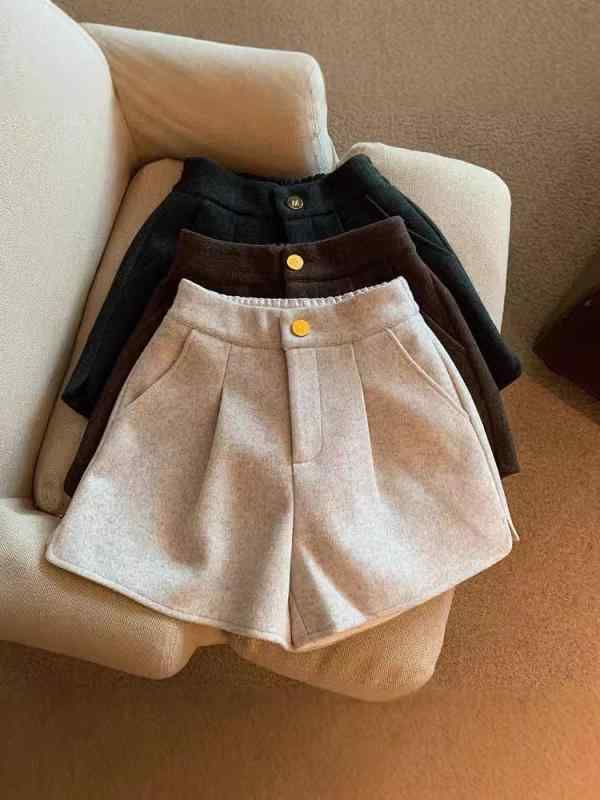 ・主な素材: ポリエステル70-80%・素材2: その他30%以下・パンツ丈: ショートパンツ丈・ウエスト: ハイウエスト・厚み: 厚手・カラー展開: ブラックグレー、ミルクグレー、ブラウン・サイズ展開: S、M、L、XL・スタイル: 日韓...