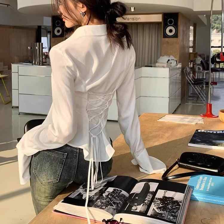 ・主な素材: ポリエステル70%〜80%・柄: 無地・スタイル: 開襟・袖丈: 長袖・袖型: 喇叭袖・フィット: スリムフィット・衣丈: 普通(50cm〜65cm)・カラー展開: 白色、黒色・サイズ展開: S、M、L、XL・カラー: 白色、...