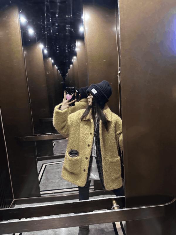 ・主な素材: 羊毛50%～70%・スタイル: 通勤風・版型: ゆったり・厚み: 厚手・衣丈: 普通・袖丈: 長袖・袖型: 標準・ネックライン: スタンドカラー・カラー展開: 黄油色・サイズ展開: S、M