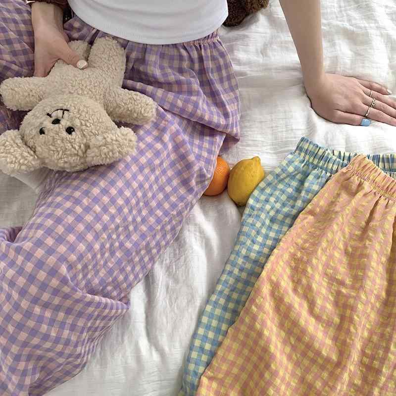 ・主な素材: 綿・スタイル: 基本款・パンツタイプ: 直筒裤・パンツ丈: 長ズボン・ウエスト位置: 中腰・厚み: 薄手・流行要素: 蛍光色・カラー展開: 浅紫格子短裤,浅藍格子短裤,橘色格子短裤,黒白格子短裤,浅紫格子长裤,浅藍格子长裤,橘...
