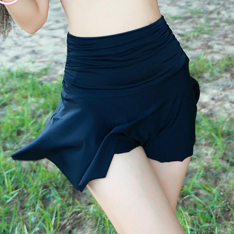 ・性別: 女・柄: 無地・主な素材: ポリエステル100%・用途: 水中運動・カラー展開: ホワイト、イエロー、レッド、ネイビー、ピンク、ブラック・サイズ展開: M、L、XL・スタイル: ビキニボトム