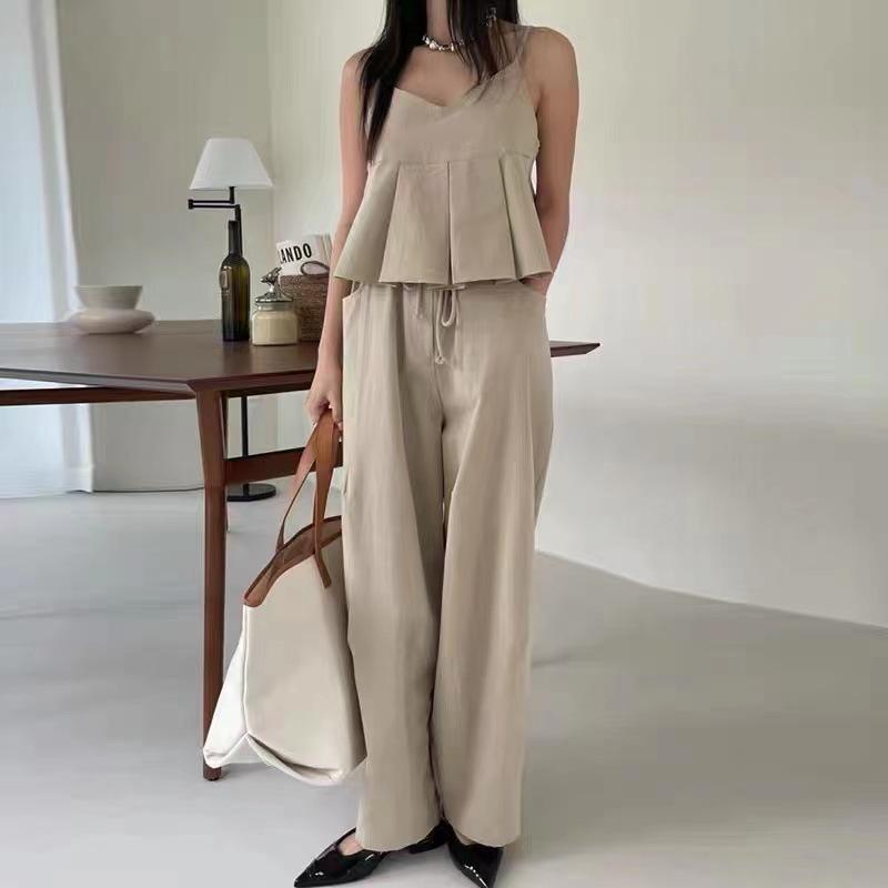 ・主な素材: ポリエステル50%～70%・カラー展開: ホワイト、ブラック、カーキ・サイズ展開: 均码・スタイル: 日韓カジュアル、快適カジュアル・袖丈: ノースリーブ・性別: 女性・カテゴリ: カジュアルセットアップ・セット内容: ロング...