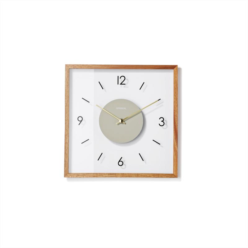 インターフォルム 掛け時計 CL-4424 ラトゥリ スイープムーブメント【デザイン】 透明なガラス製の文字盤がモダンな雰囲気を宿したスクエアタイプのウォールクロック。宙に浮いたような数字とインデックスが生み出す影もデザインの一部として計算...