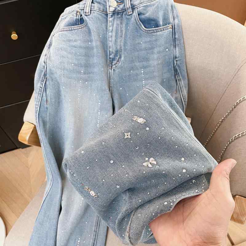 ・カテゴリ: 牛仔パンツ・スタイル: 通勤風・主な素材: ポリエステル30-50%・パンツ丈: ロング・パンツ型: ワイドレッグ・カラー展開: ライトブルー・サイズ展開: S,M,L,XL