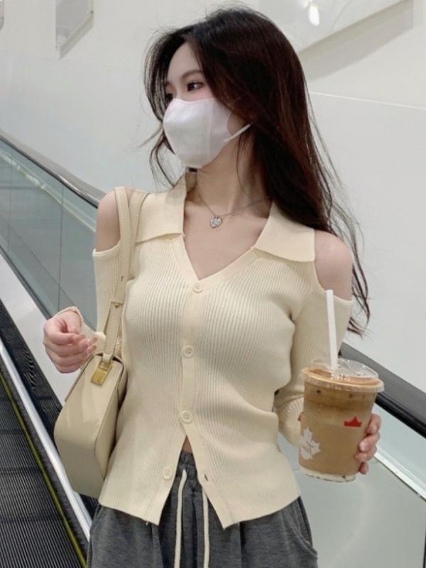 ・主な素材: ポリエステル70-80%・柄: 無地・厚み: 薄手・スタイル: 開衫・版型: スリムフィット・袖丈: 長袖・流行要素: 肩出し・衣丈: 短め(40-50cm)・ネックライン: ポロカラー・カラー展開: 杏色、黒・サイズ展開: ...