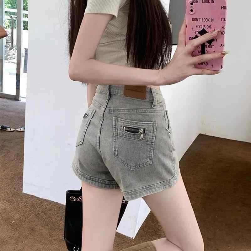 ・カテゴリ: 牛仔パンツ・スタイル: 御姐風・主な素材: アクリル・パンツ丈: 3分丈・ウエスト: 高腰・カラー展開: 黄泥色、ブラック・サイズ展開: XS、S、M、L、XL、2XL・パンツ形状: 大喇叭型・主素材含有量: 30%以下