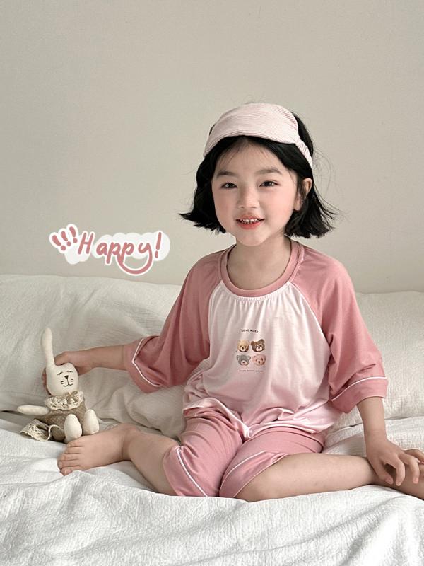・カテゴリ: 童服・スタイル: 韓版・主な素材: レーヨン91.38%・柄: 卡通・カラー展開: 四只小熊・サイズ展開: 100,110,120,130,140,150,160,170・厚さ: 薄手・機能: 抗静電,防紫外線,保暖,吸湿排汗...