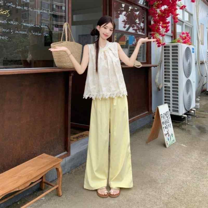 ・スタイル: 通勤・カテゴリ: セットアップ・主な素材: その他・パンツ丈: ロング・袖丈: ノースリーブ・柄: フラワー・カラー展開: ディスクボタン上衣、花柄上衣、黄色パンツ、ディスクボタン上衣+黄色パンツ・サイズ展開: S、M、L、X...