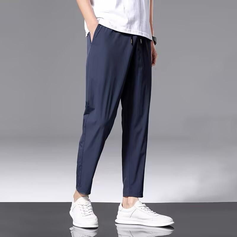 ・カテゴリ: 運動休闲裤・スタイル: 韩版・款式: 基本款・裤型: 锥型・裤长: 九分裤・腰型: 中腰・裤门襟: 系绳闭襟・厚薄: 薄款・图案: 纯色・主な素材: 聚酯纤维（涤纶）95%・適用シーン: 休闲・裤脚口款式: 直筒・彈力: 中弾...