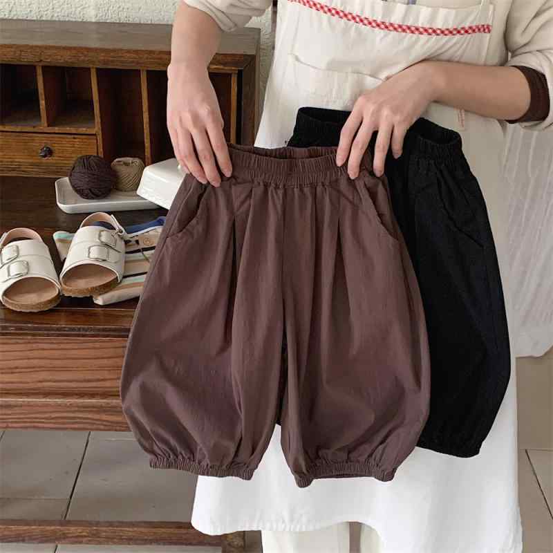 ・スタイル: ハーレムパンツ・主な素材: 綿85%・カラー展開: ブラック、ブラウン・サイズ展開: 90、100、110、120、130、140・対象年齢: 中小童(3~8歳)・パンツ丈: 七分丈・柄: 無地・要素: スポーツ、可愛い、トレ...