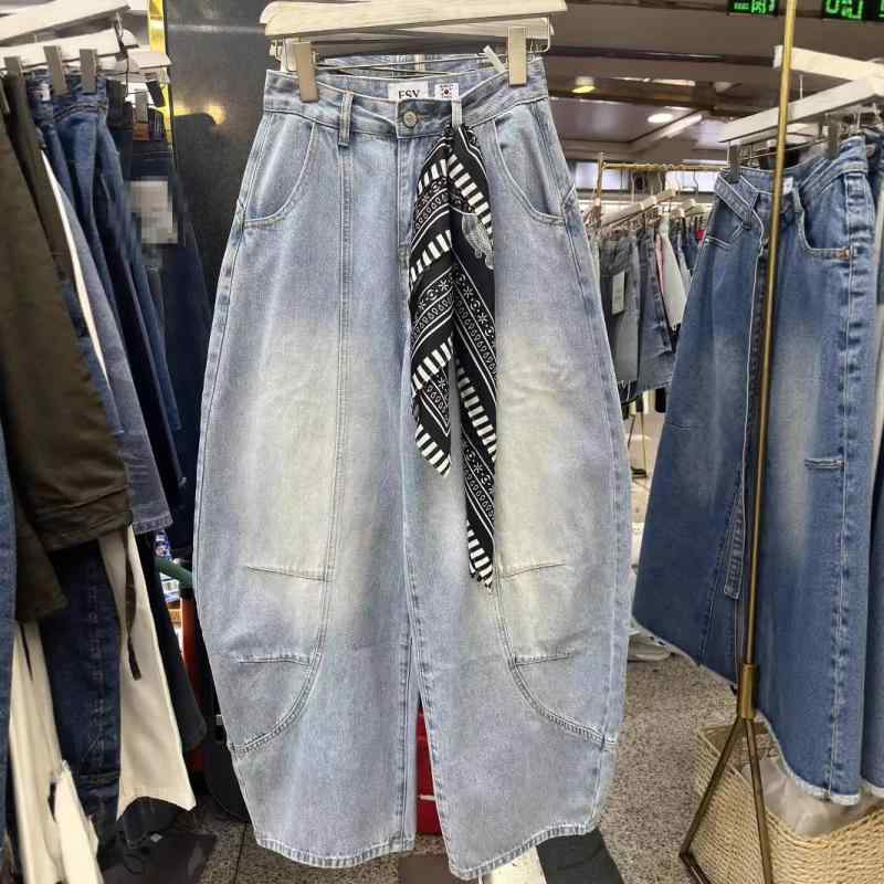 ・カテゴリ: 牛仔裤・スタイル: 街头潮人・主な素材: 棉・主な素材含有量: 30%以下・款式: 基本款・パンツ丈: 長裤・ウエスト: 低腰・厚さ: 中等・流行要素: 涂鸦・パンツ型: 直筒型・カラー展開: 浅藍(送绑带)、深藍(送绑带)、...