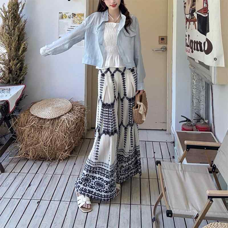 ・カテゴリ: ワイドパンツ・スタイル: カジュアル・主な素材: 再生セルロース繊維95%以上・パンツタイプ: ワイドレッグ・パンツ丈: ロング・ウエスト: ハイウエスト・厚み: 中厚・流行要素: プリーツ・カラー展開: ホワイト・サイズ展開...