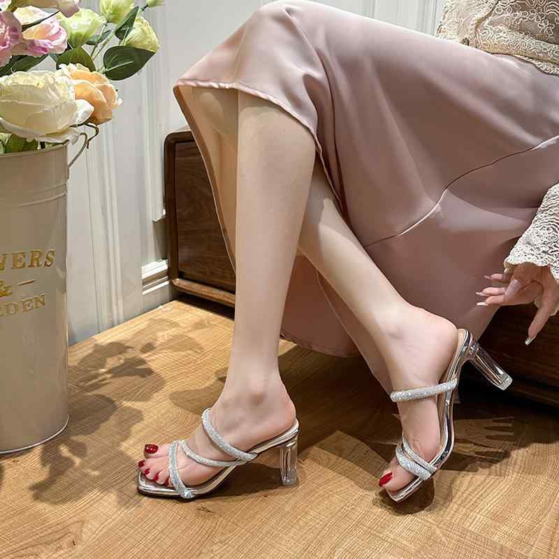 ・カテゴリ: 宴会靴・スタイル: 簡約・対象: 女性・主な素材: PU・柄: 無地・カラー展開: 銀色・サイズ展開: 30,31,32,33,34,35,36,37,38,39,40,41,42,43,44・ヒール高: 6-8cm・ヒール形...